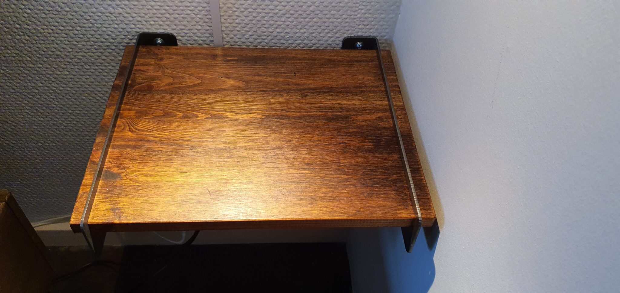 Hylde med 2 hyldeknægte - Rustiq